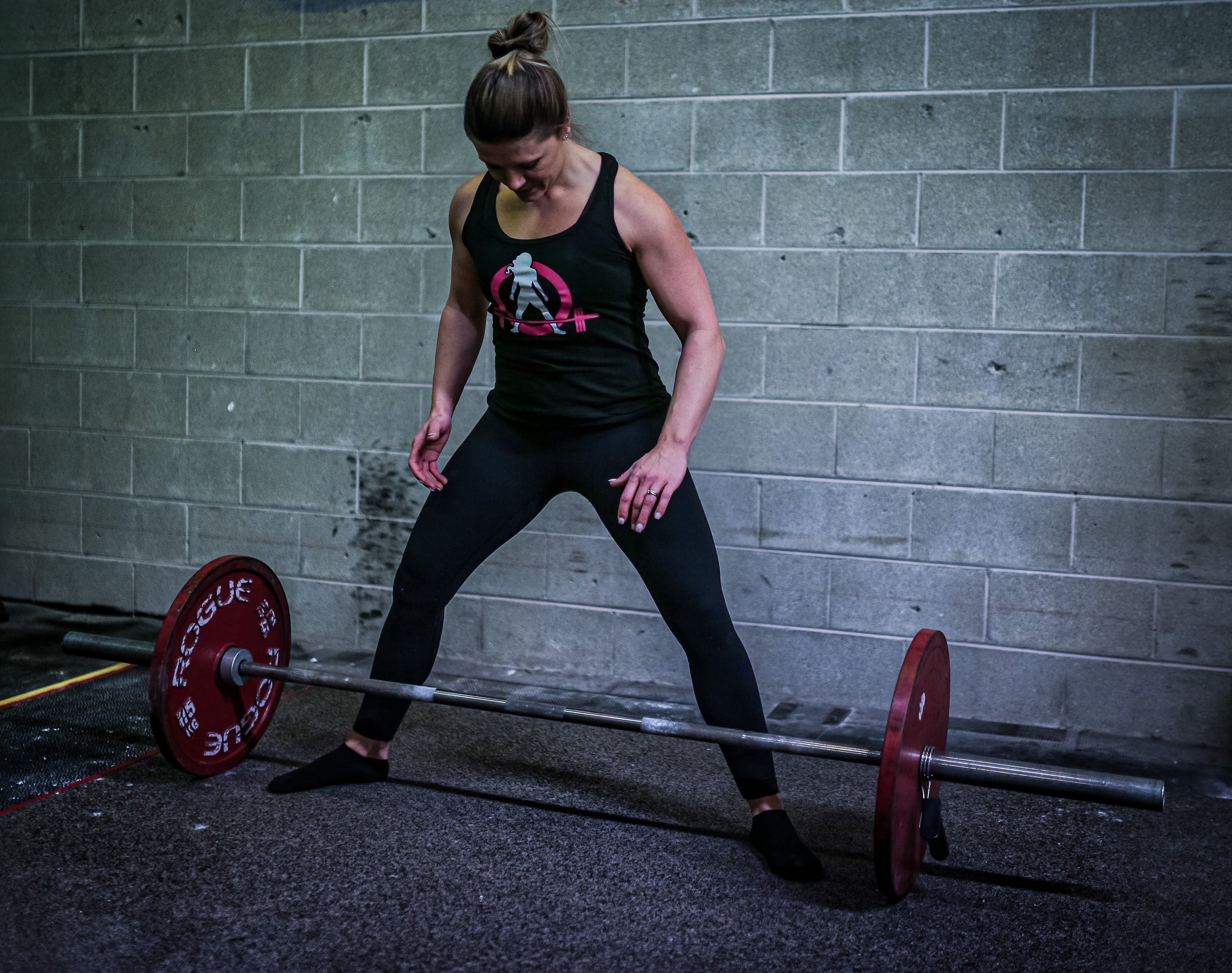 How to do a Sumo Deadlift in 10 Simple Steps – Women Who Lift Weights